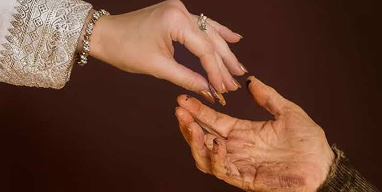 Limosnero y con garrote – Dichos y Refranes